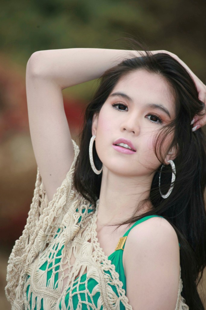 HOT GIRL PHOTOS GALLERY: Ngoc Trinh Sexy In Bikini