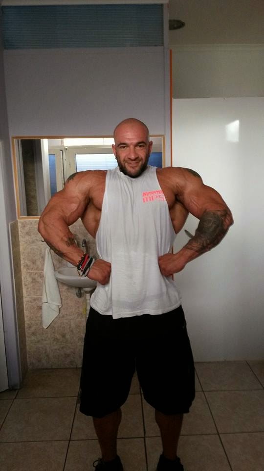 Muscle Lover: Greek Super-Heavyweight bodybuilder Giannis Magos