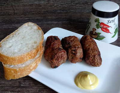 - Hausgemachte " Mici