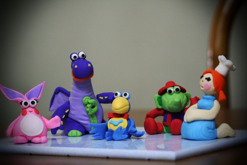 Birthday Cake Center: dibo the gift dragon