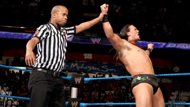 WWE In live!!!!: DREW McINTYRE vs HORNSWOGGLE