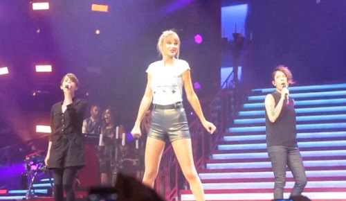 Cleveland854321 When Tegan Quin And Her Identical Twin Sister Sara Quin Met Taylor Swift