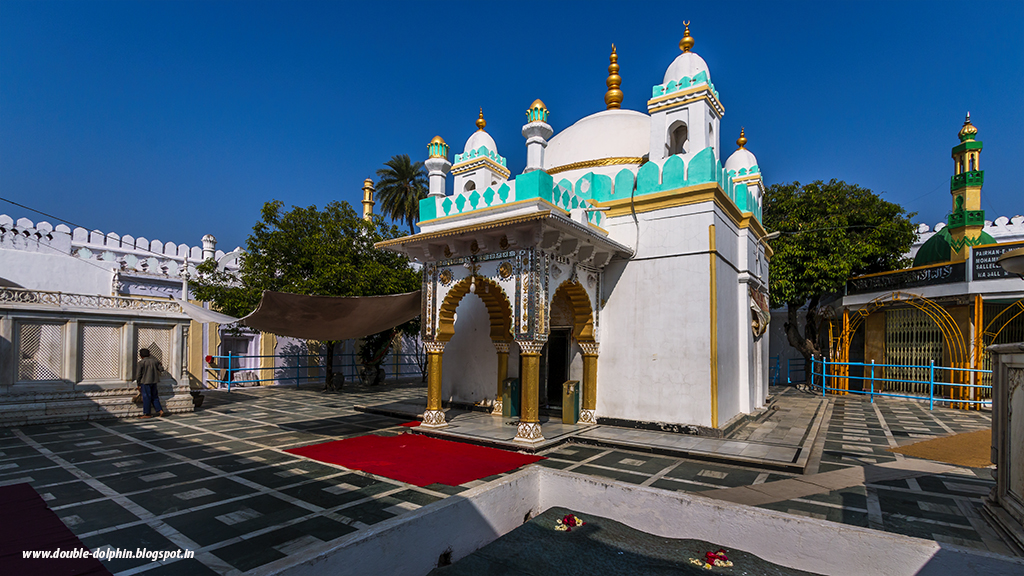 The Concrete Paparazzi: Aurangzeb's Tomb, Khuldabad
