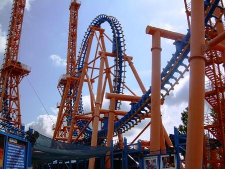Rubik coasters: Stunt Fall: Emoción e Intensidad, a 105 km/h