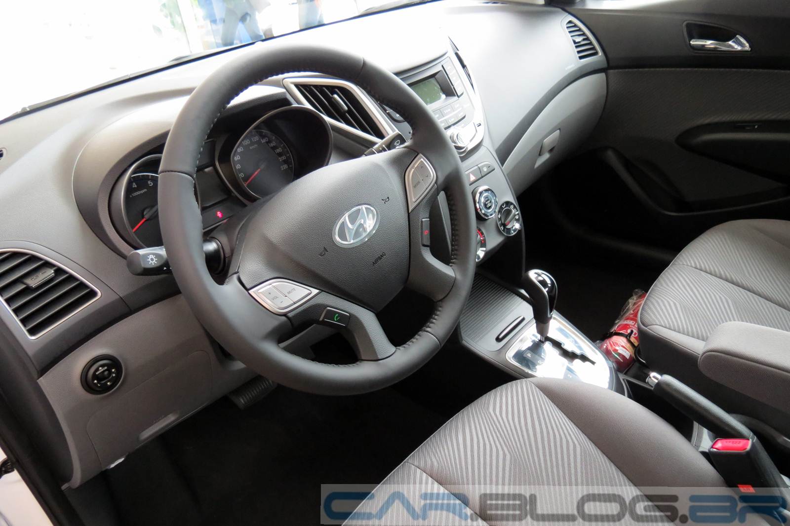 Hyundai HB20 2014: fotos e vídeo do carro em concessionária