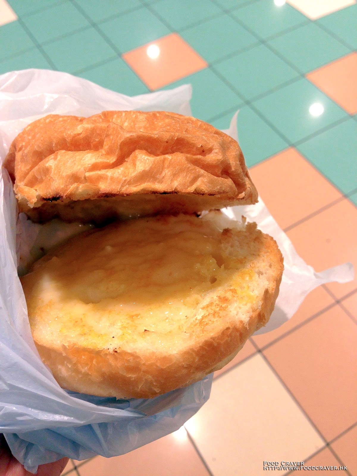 FOOD CRAVER: Lang Fong Yuen - Condensed Milk Bun