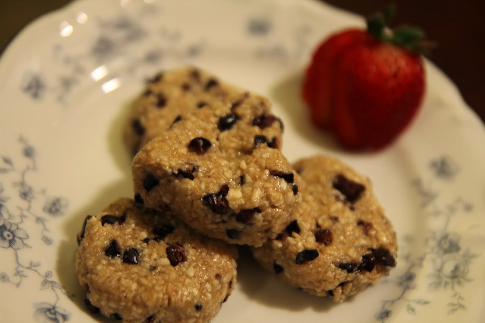 Raw Envy with Dayna Martin: OMG! Raw Chocolate Chip Cookies!