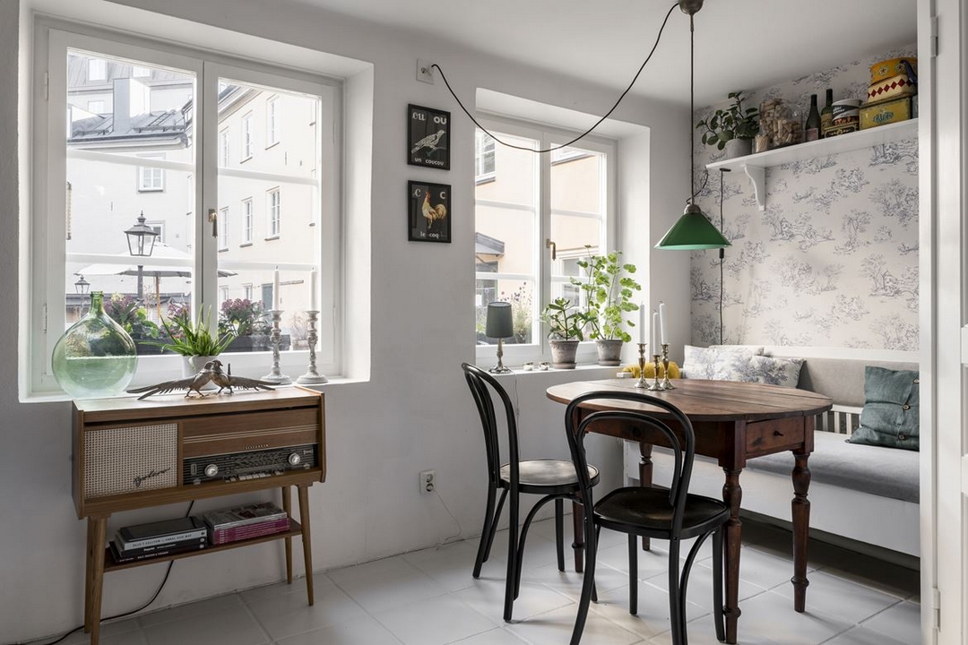 découvrir l'endroit du décor : LA PETITE MAISON DANS LA COUR