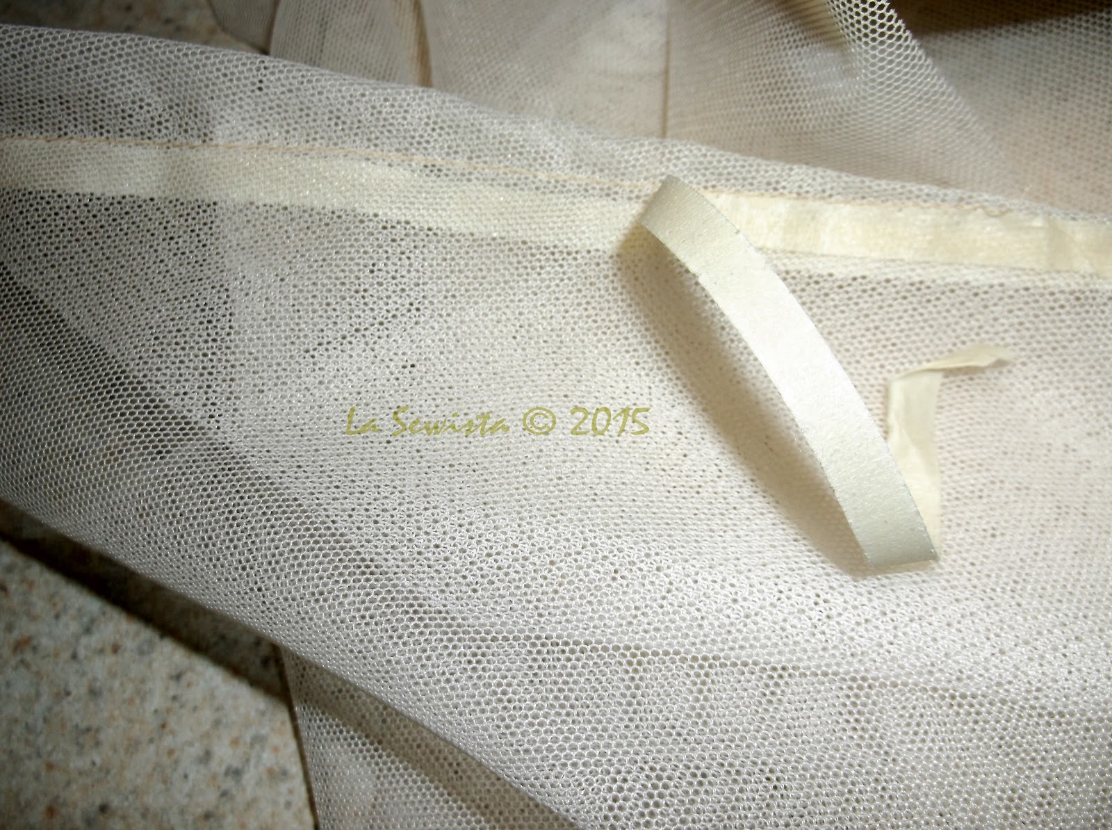 La Sewista!: Sewing mesh and other tips!