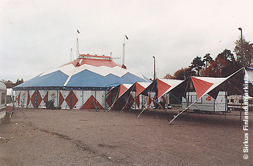 Sirkusteltta: Finlandian teltta Irlannissa – Finlandia's tent in Ireland