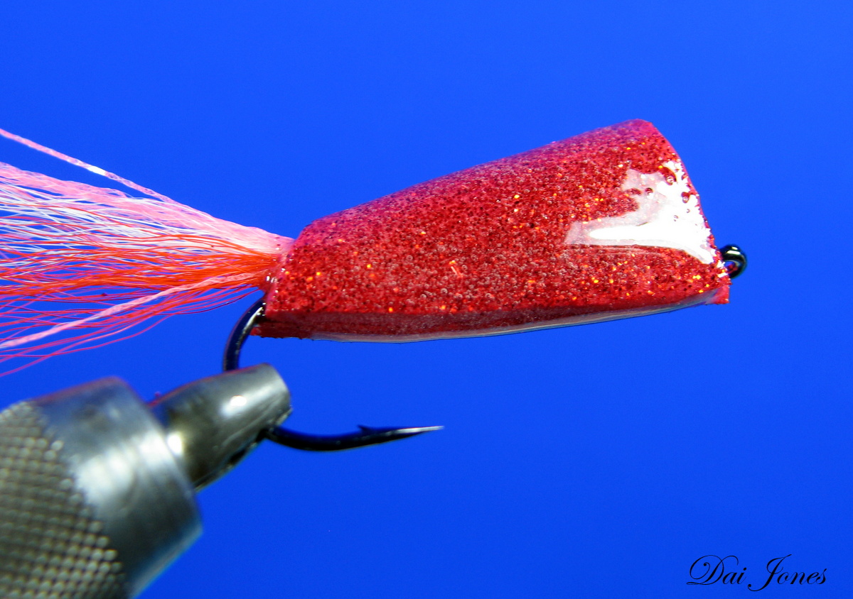 Flies step by step: Bass rattle crease fly.