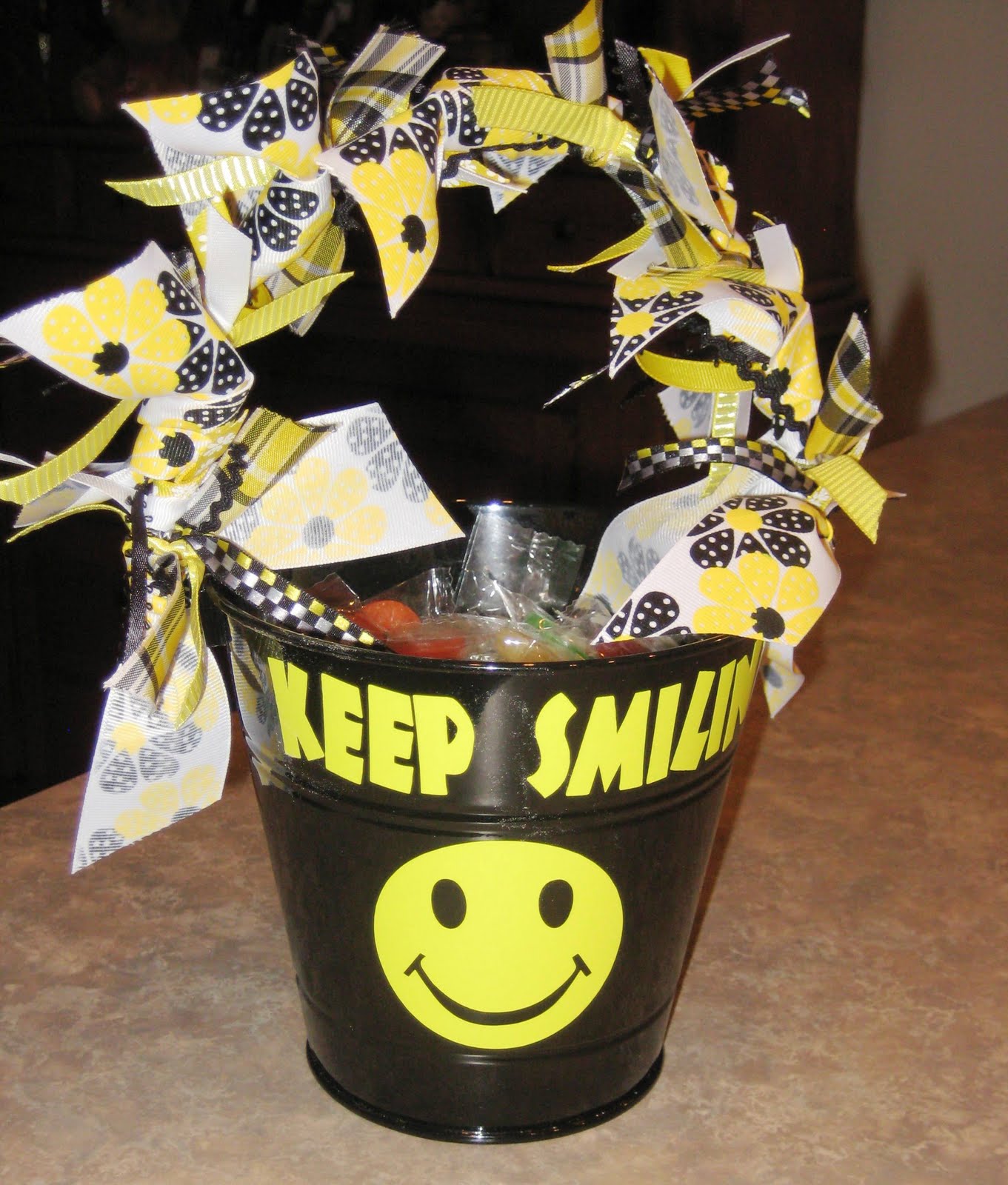 Green Eyed Girl Crafts: Smiley Face Bucket - Redo...