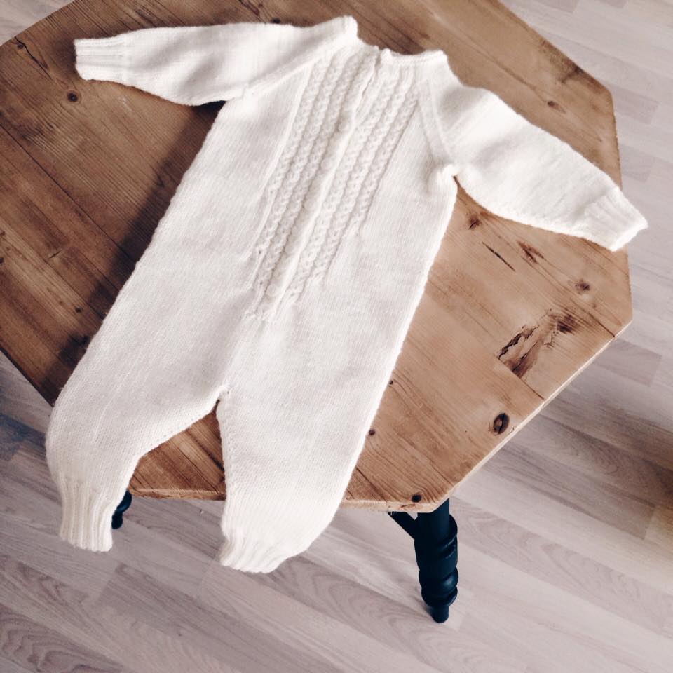 Lämmin ilo: Vauvan neulehaalari