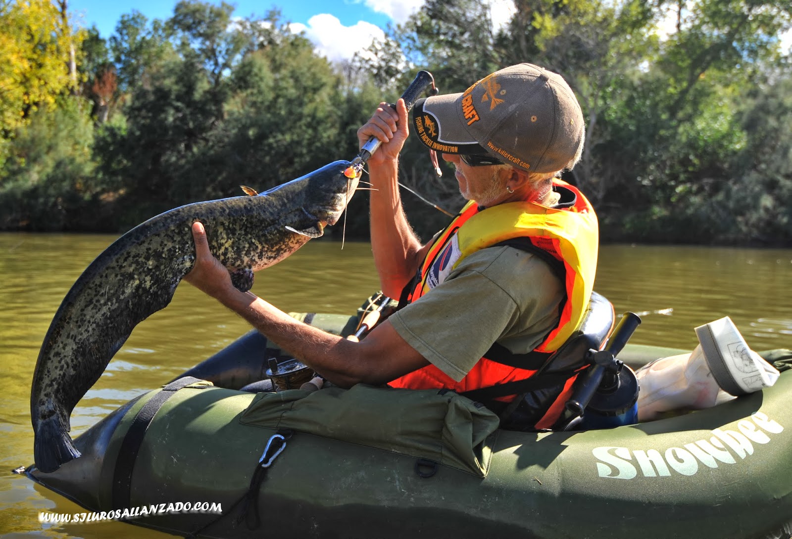 PESCA CON GUÍA DEL SILURO AL LANZADO Y PELLETS EN MEQUINENZA Y RÍO EBRO ...