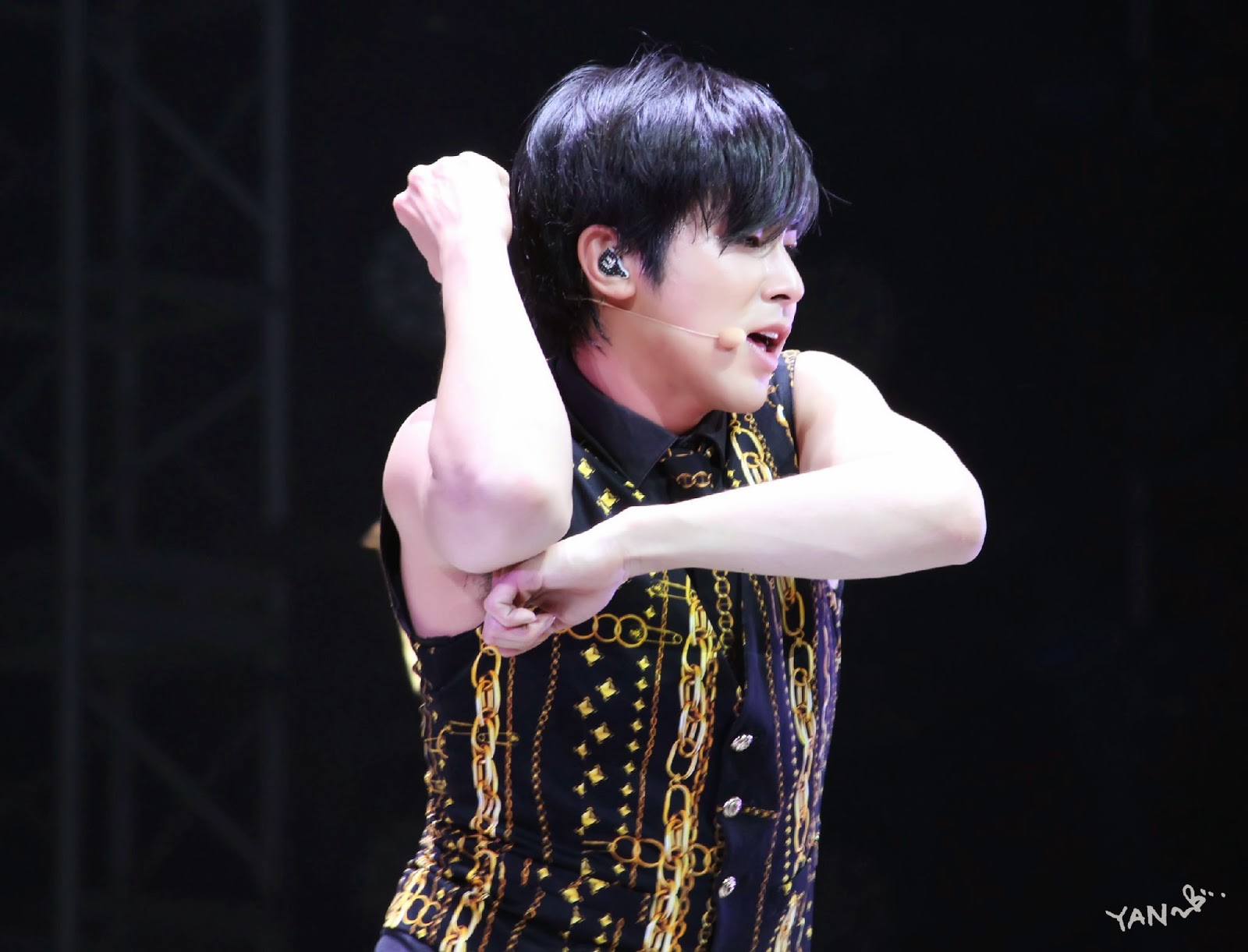 UKNOW PARADISE: [HQ PIC] 150124 Yunho at TVXQ! Special Live Tour ...