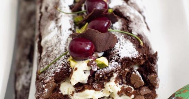 sour cherry chocolate roulade - 5 days of Christmas / DELICIOUS BITES