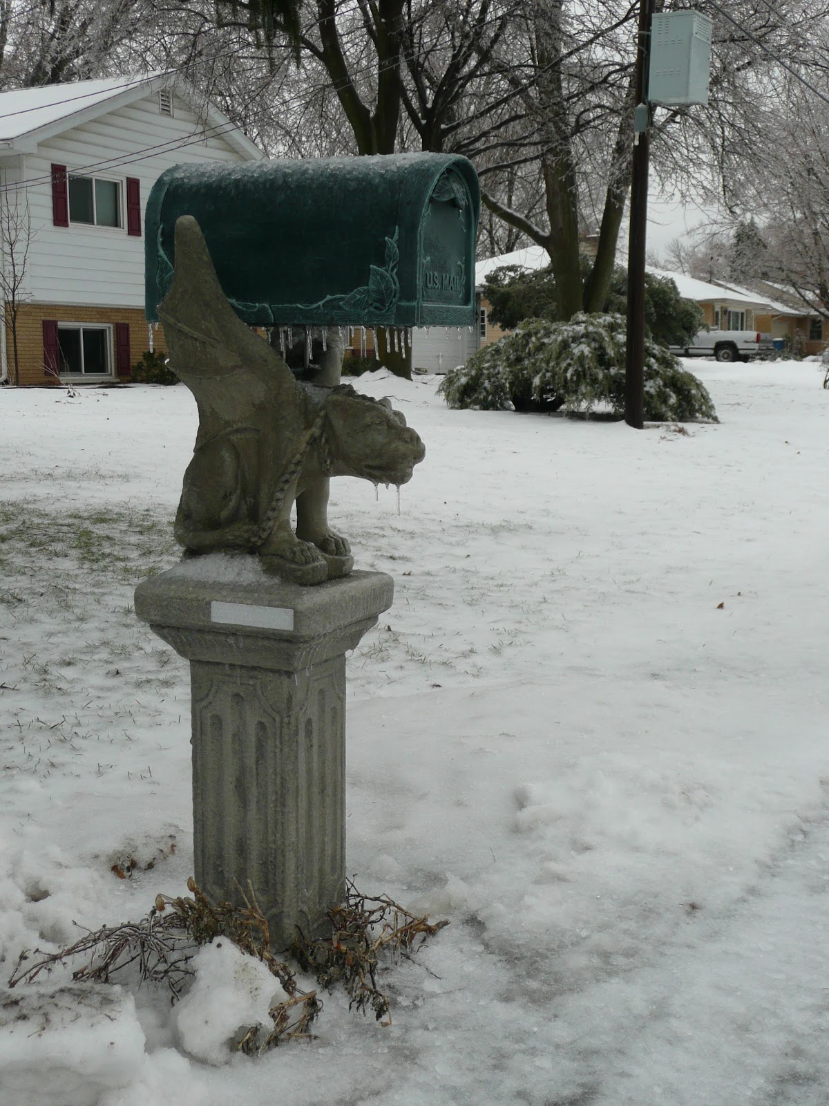 Academy of Lagado: Gargoyle Mailbox