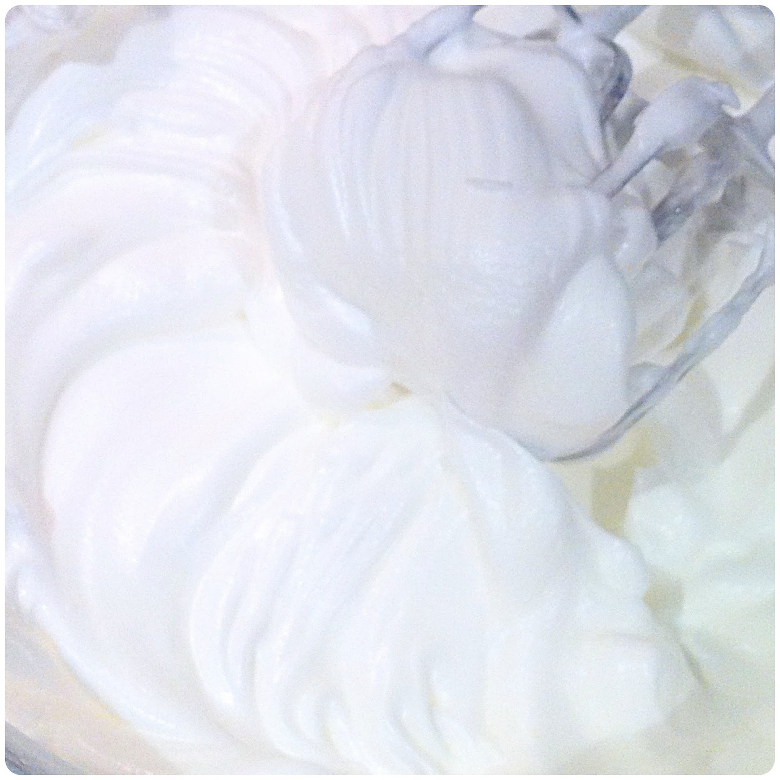 Cherry Blossom Sakura Soufflé Cake Roll 桜ロールケーキ | Chérie Kelly