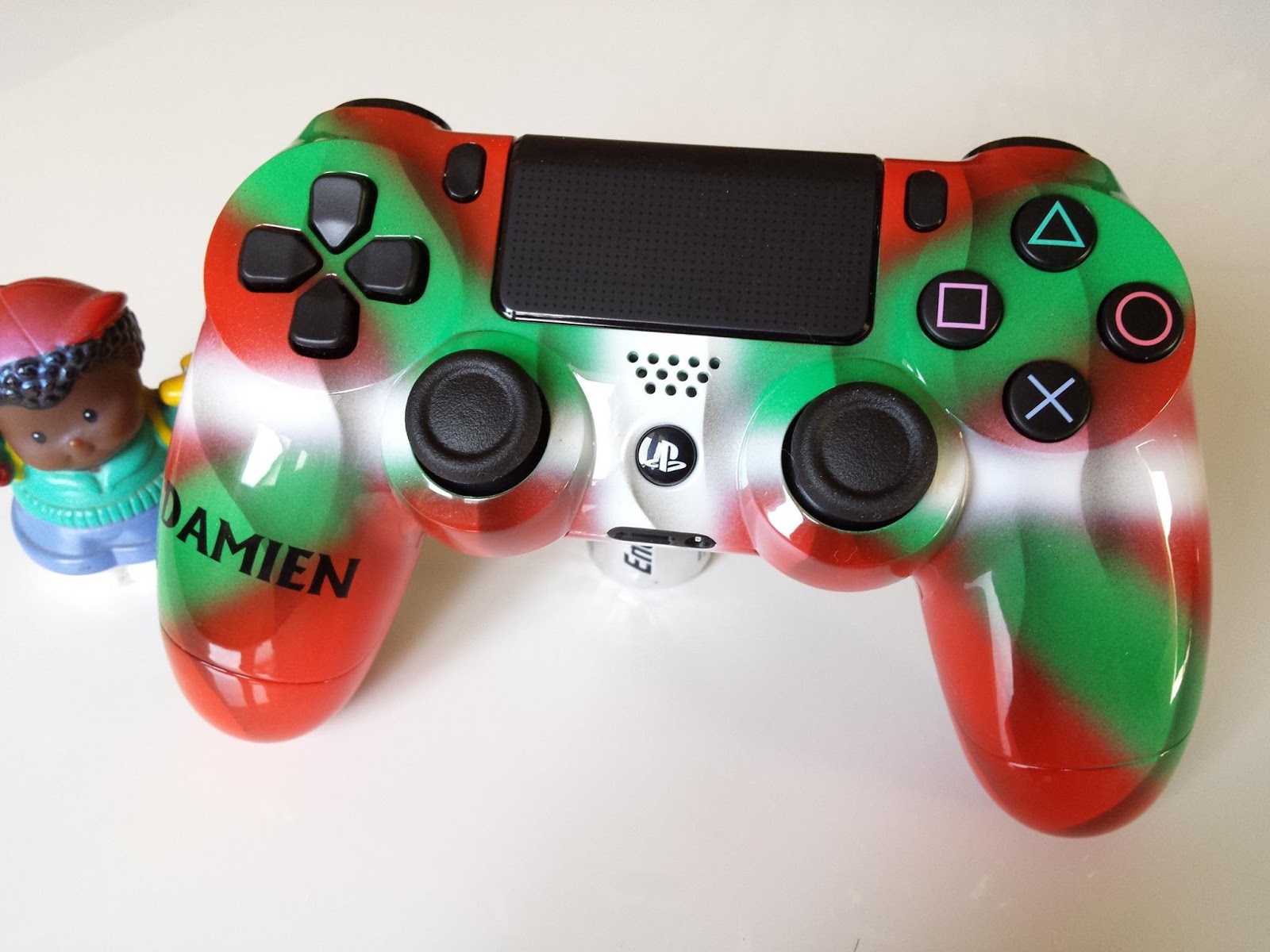 Custom's 64 spécialiste Aérographie, peinture custom, PS4, XBOX ONE ...