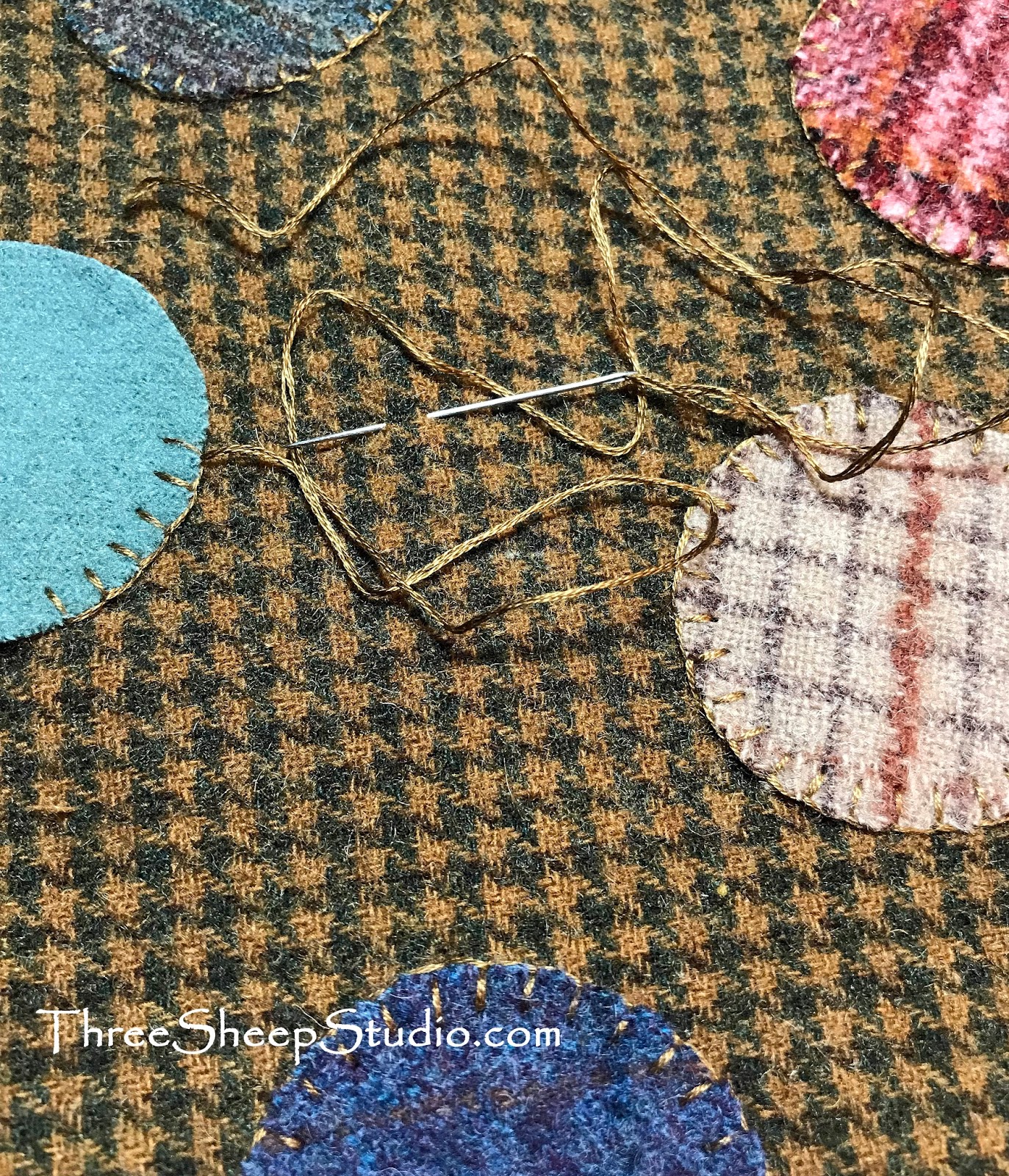 Three Sheep Studio: Stitching Wool Pennies...