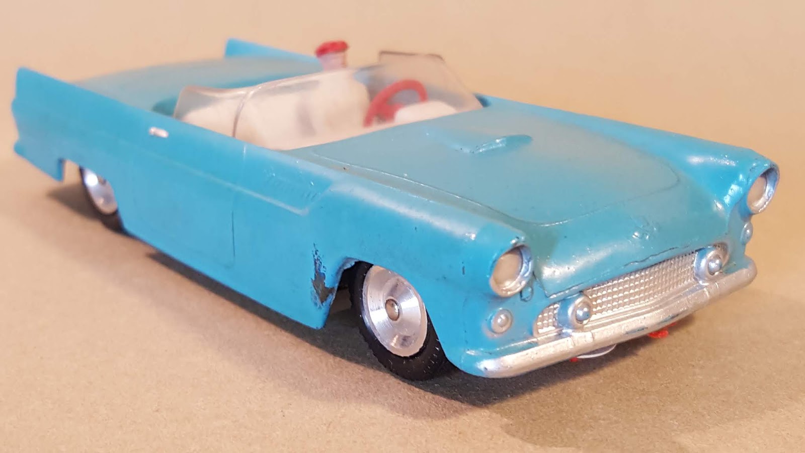 AU JOUET PARISIEN: Solido Modèle n° 113b Ford Thunderbird cabriolet
