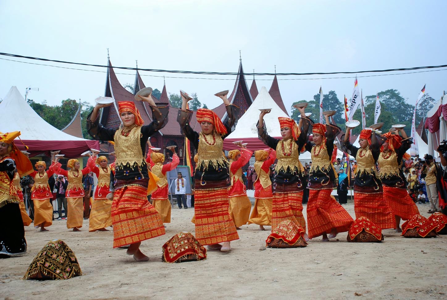 Tarian Tradisional Indonesia ~ Indonesian Traditional Dance