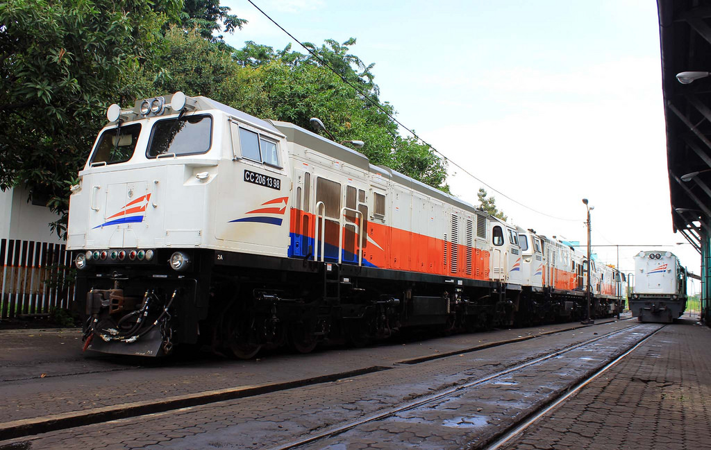 SEJARAH KERETA API CC 206