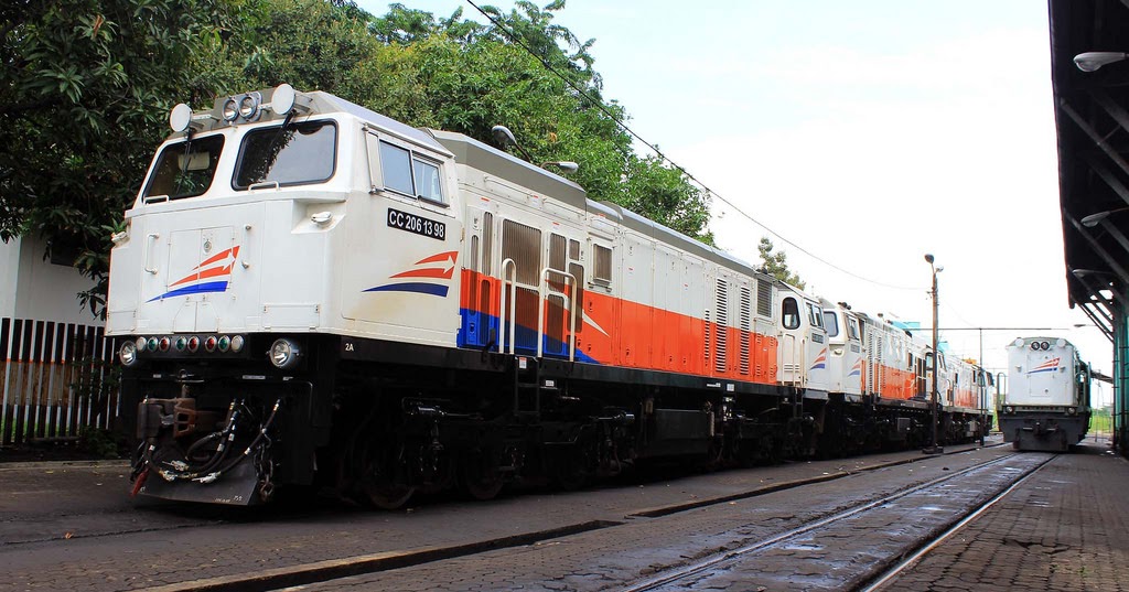 SEJARAH KERETA API CC 206