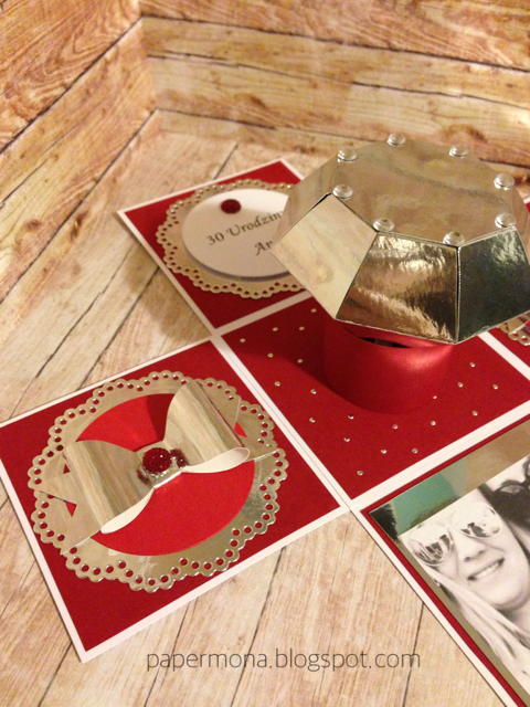 paperMona: Surprise box