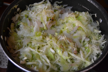 Vaniensamayalarai: Cabbage Poriyal / Muttakos Curry