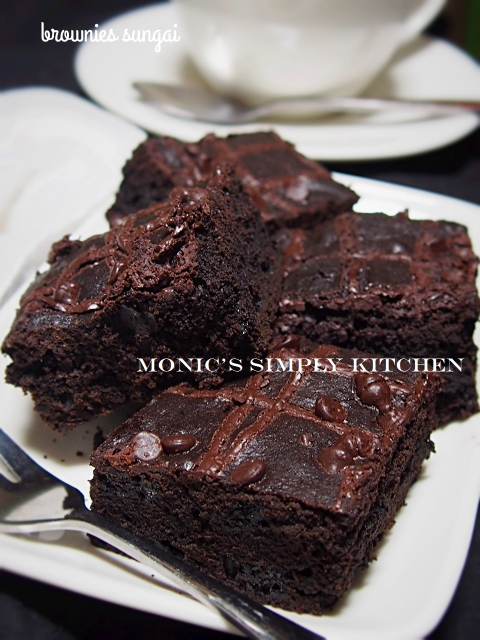 Triple Chocolate Brownies Sungai - Monic's Simply Kitchen