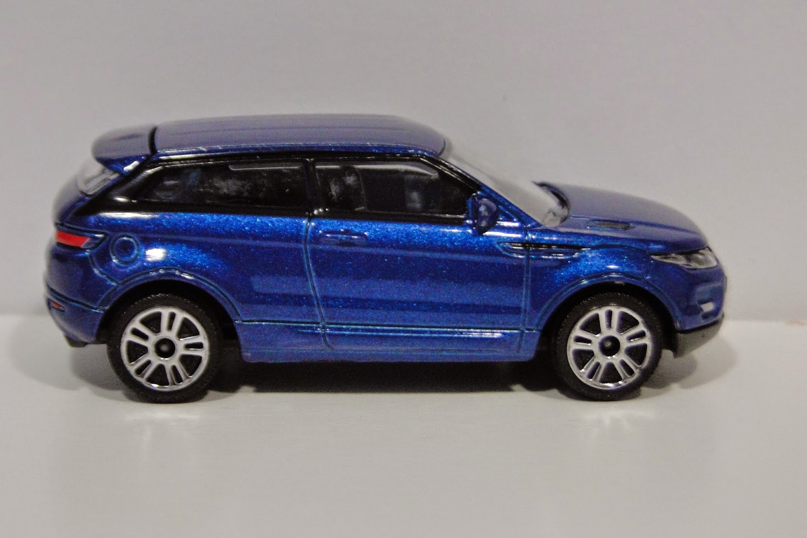 3inchDiecastBliss: Majorette Range Rover Evoque - What Mattel Could Not Do