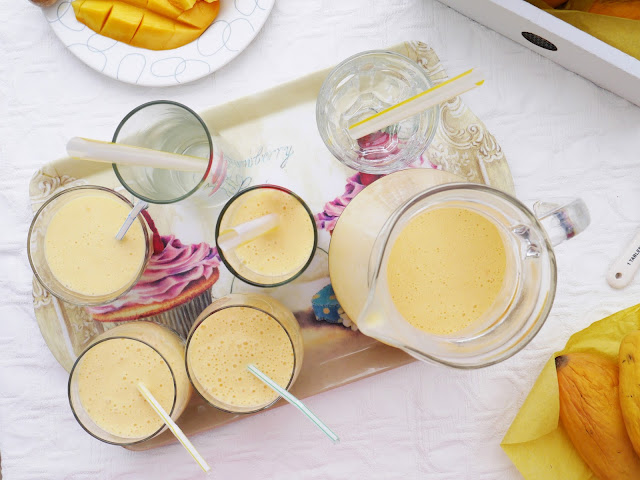 This Muslim Girl Bakes: Creamy Mango Milkshake.