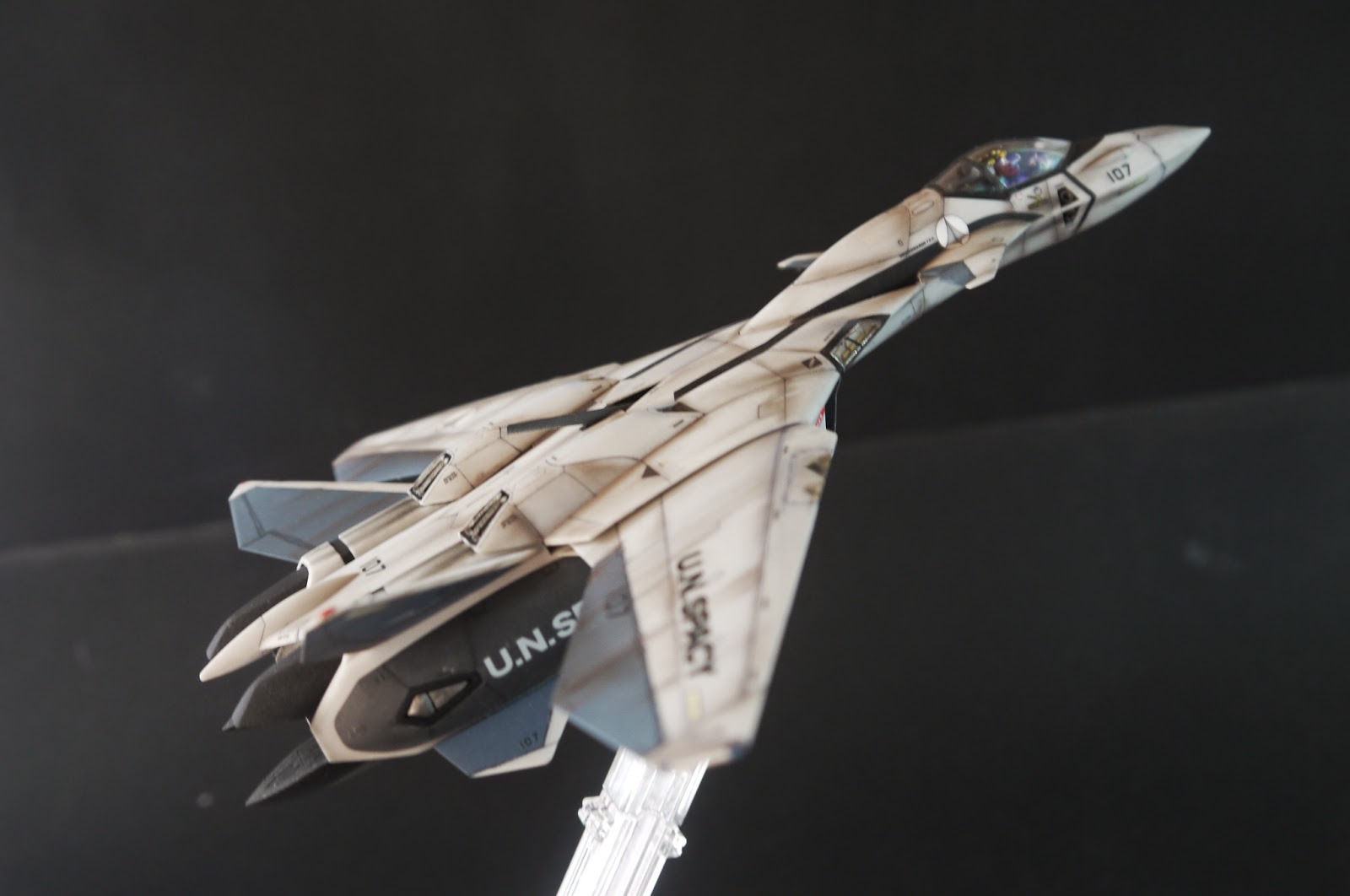 Mechs Without Skirts: VF-11b Thunderbolt