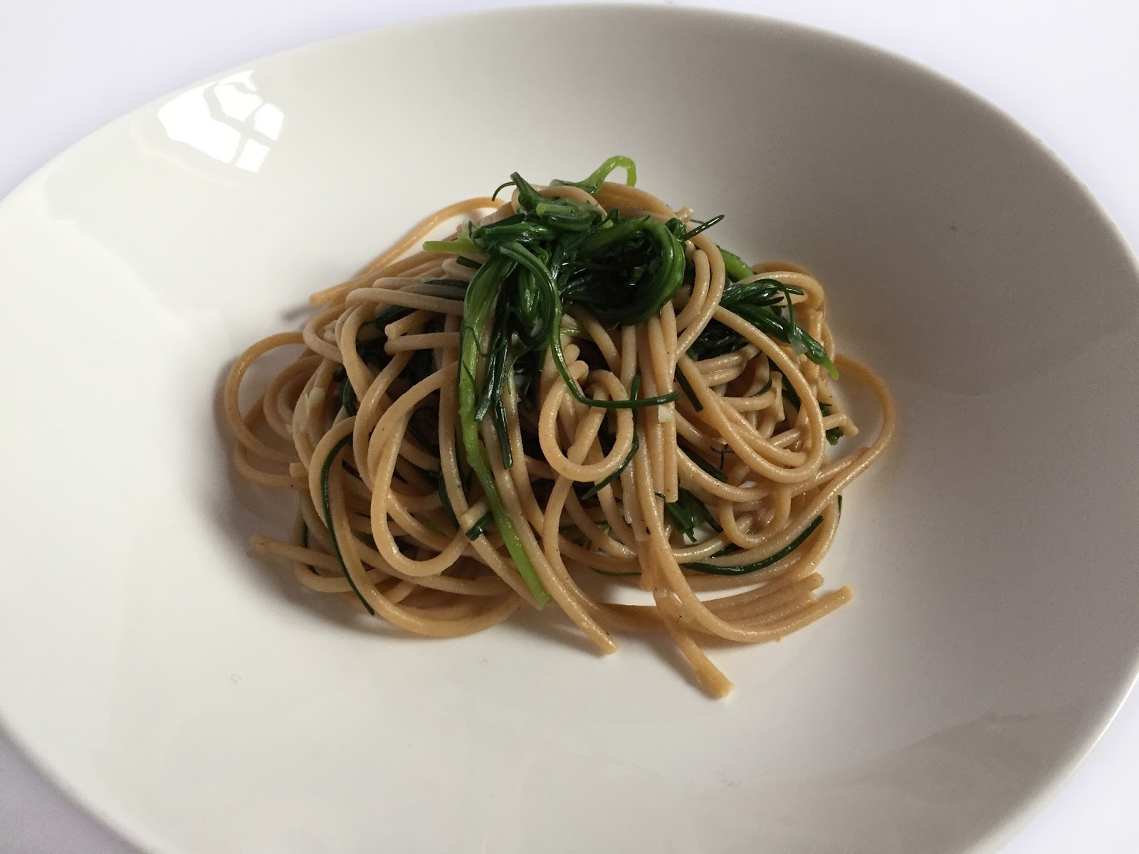 Inglourious Bananas: Spaghetti with Agretti // Spaghetti con agretti