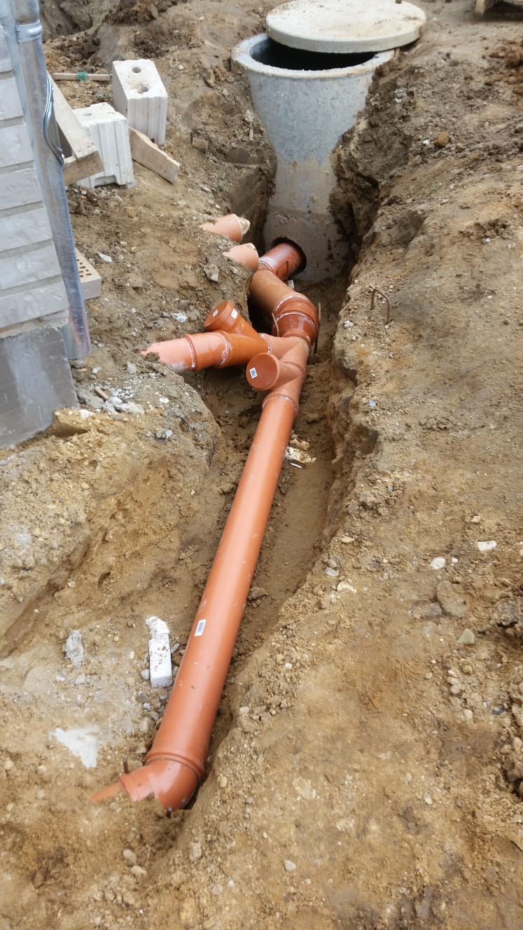 Hausbau Nadine, Max & Alex: Anschlüsse Rigole fertig