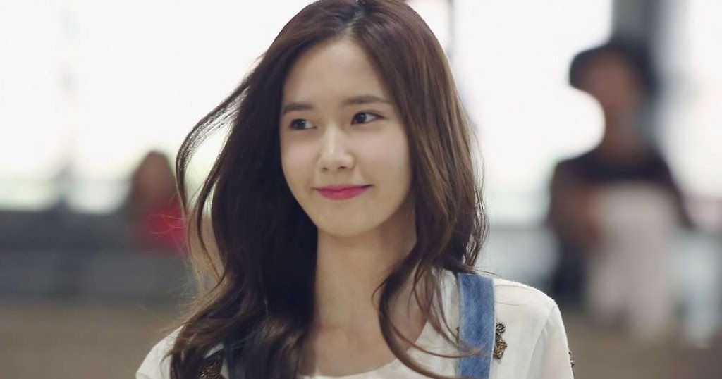 Yoona Candid Smile Wallpaper | SNSD Artistic Gallery