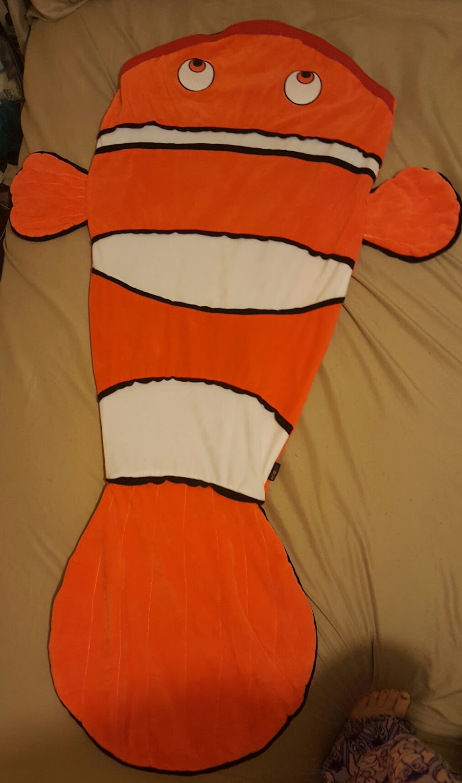 Keisha's Reviews & More: Echolife Clown Fish Tail Blanket