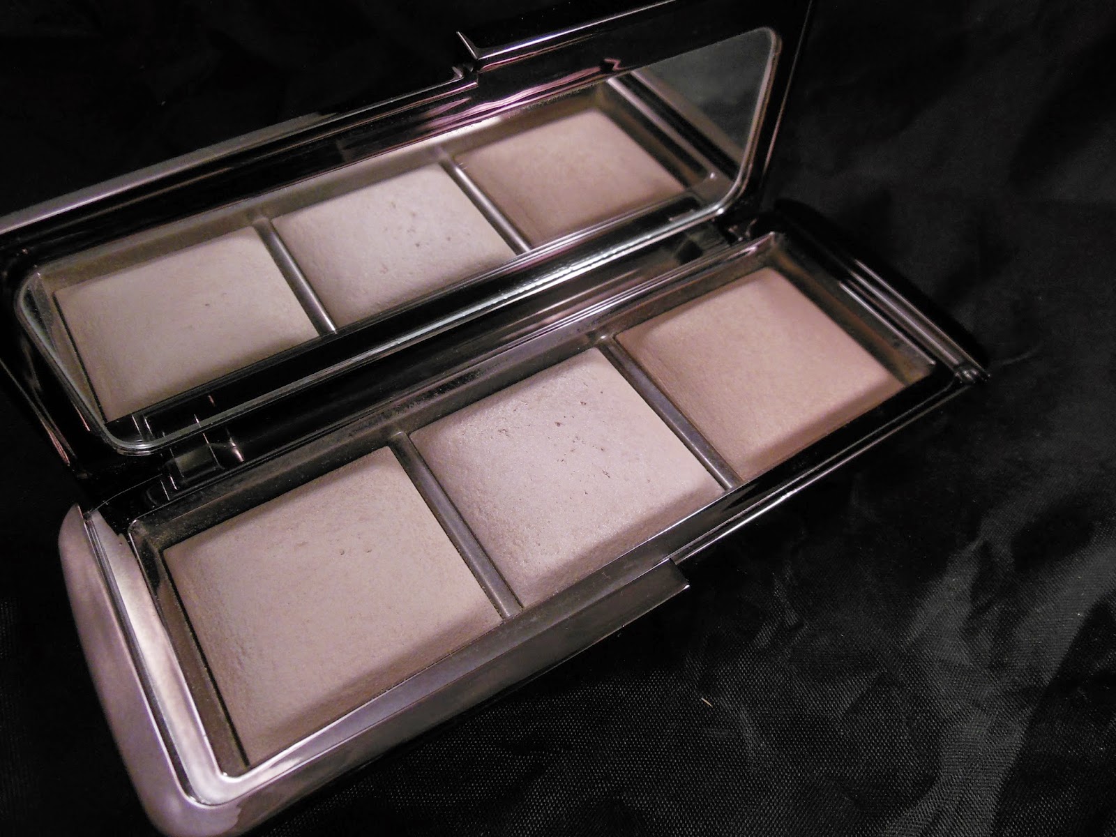Reviews: Hourglass Ambient Lighting Palette/Powders Review and Swatches!