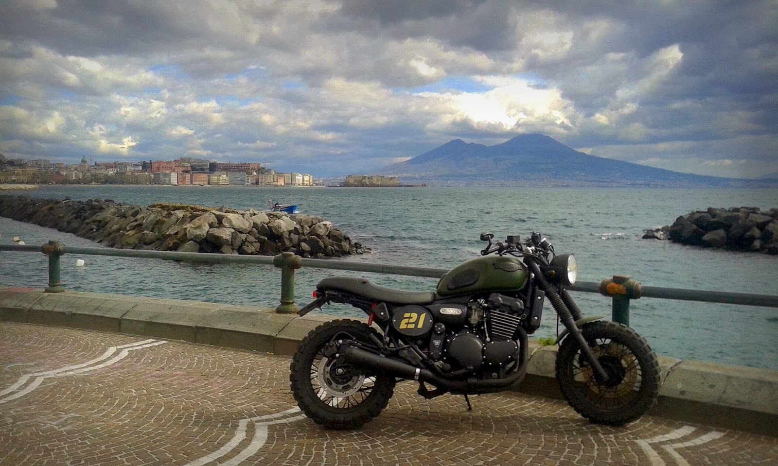 T300 Tracker - RocketGarage - Cafe Racer Magazine