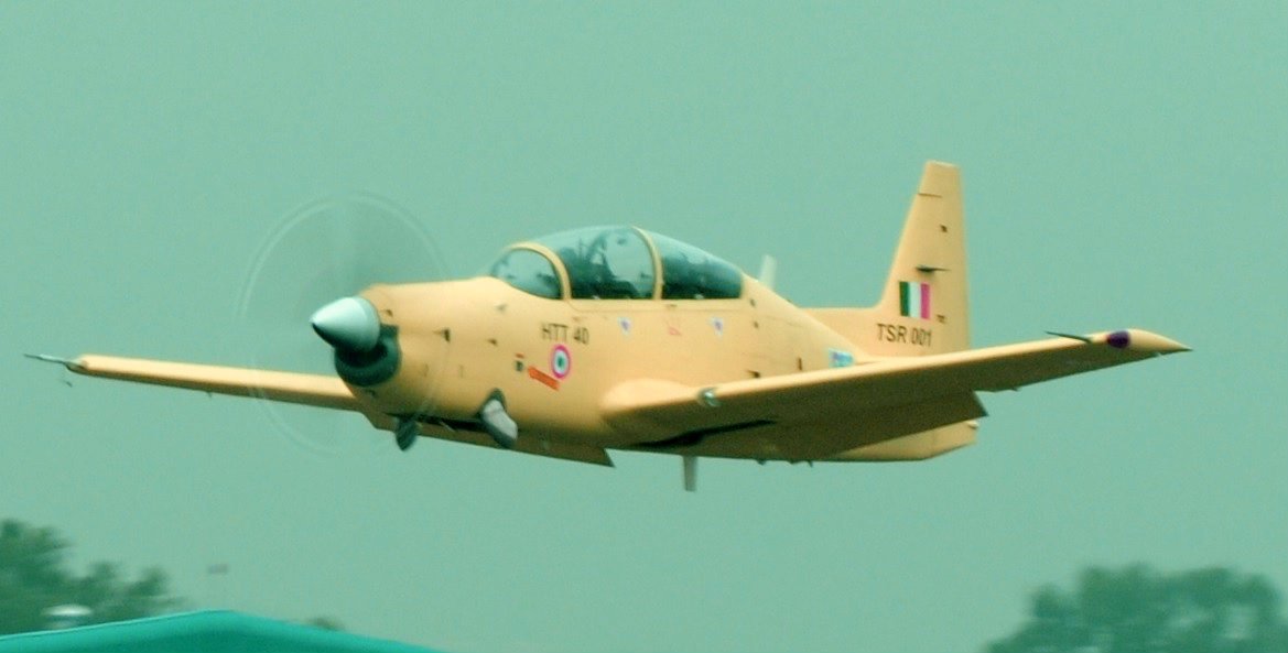 Asian Defence News: Inaugural flight of the HTT 40 for Defence Minister