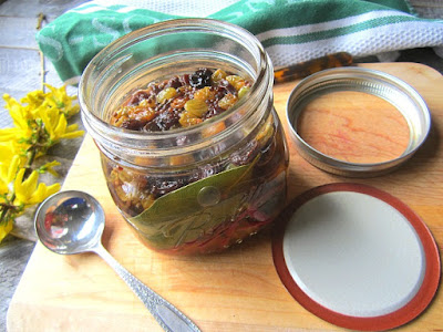 Pickled Raisins & Shallots