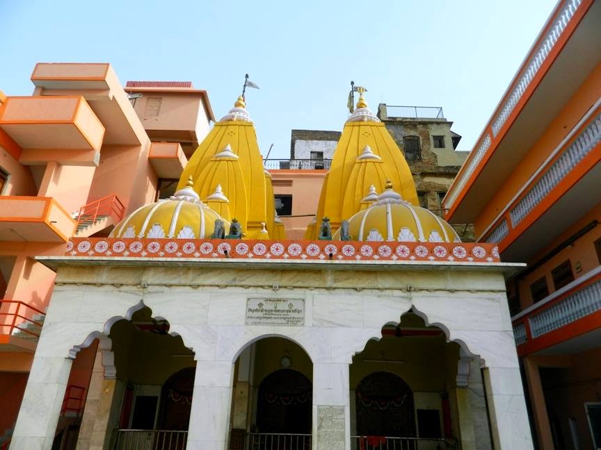 The Magic Tours Blog: Temple at Satuwa Baba Ashram, Manikarnika Ghat