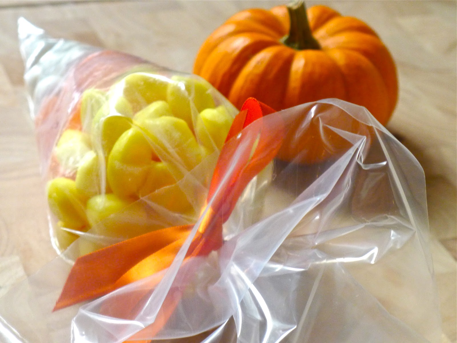 Home Sweet Abode: Candy Corn Treat Bags