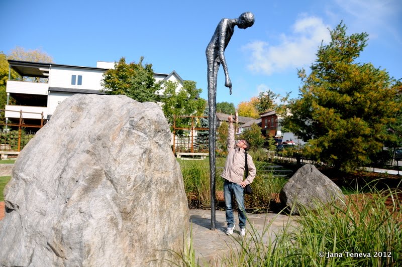 Jana around the world: Autumn colours in cozy Elora, Ontario...