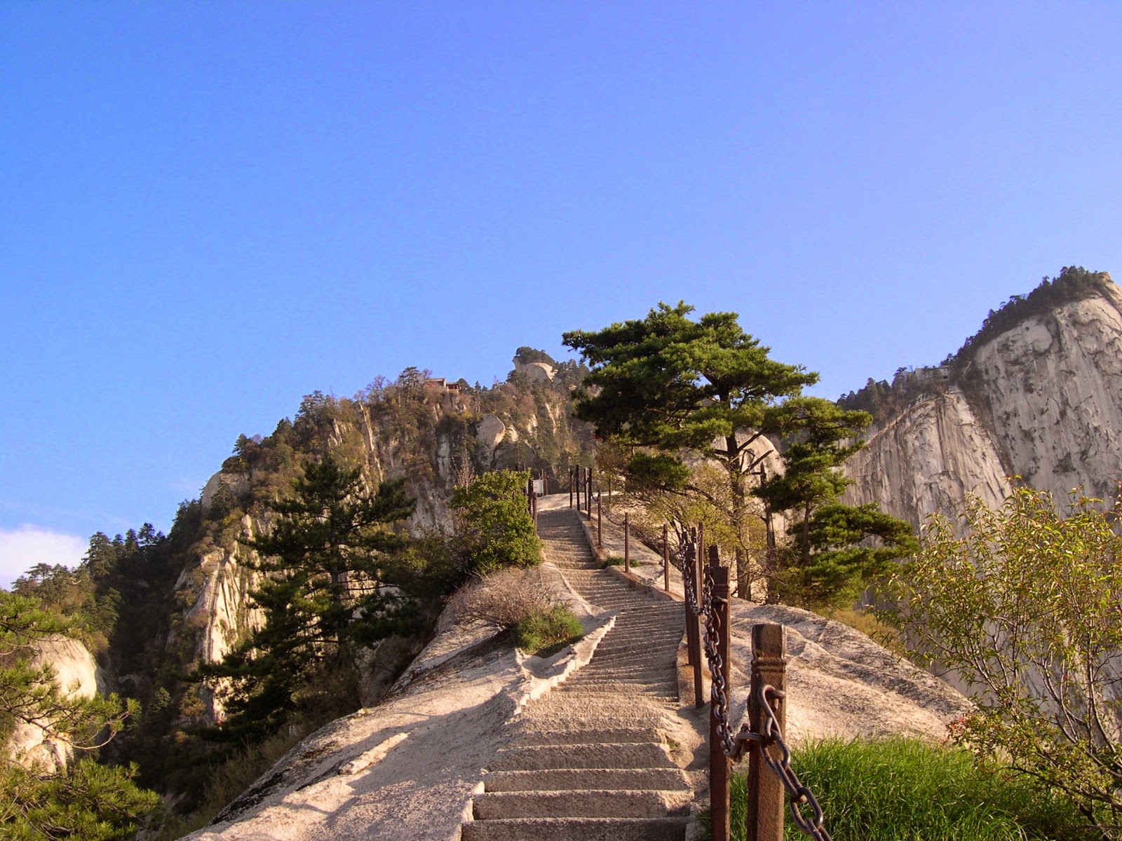 Meridianos: Un paseo por el camino de tablas del Monte Hua 华山