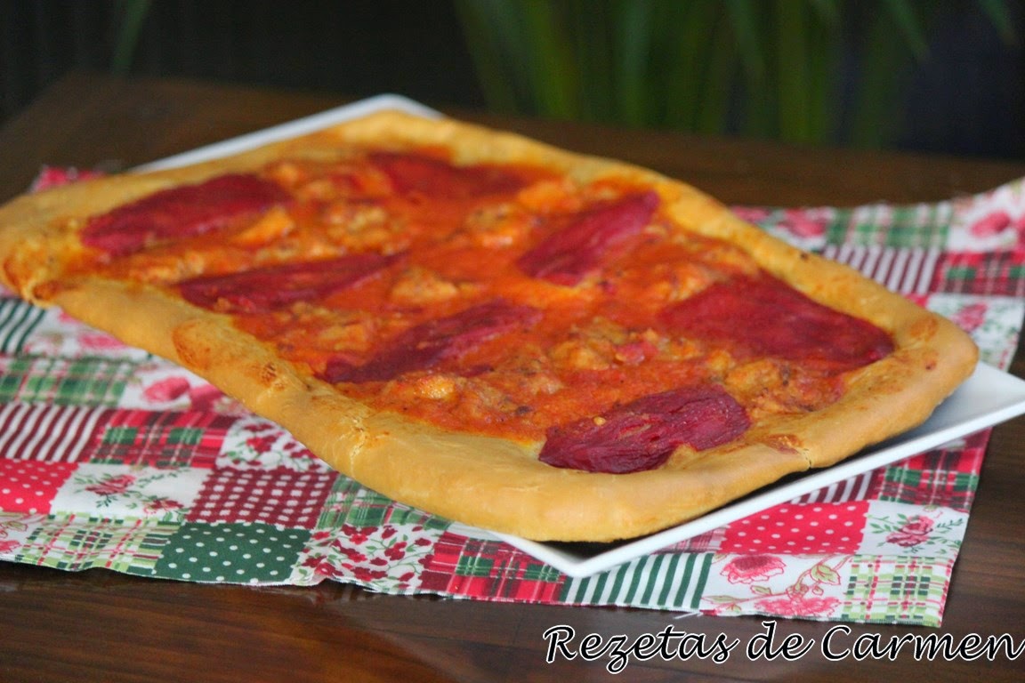 Coca de pimientos y bacalao