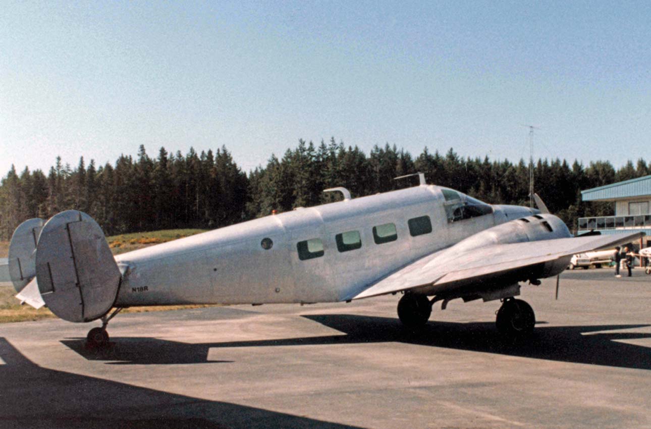 nhungdoicanh: Beechcraft 18 Twin Beech