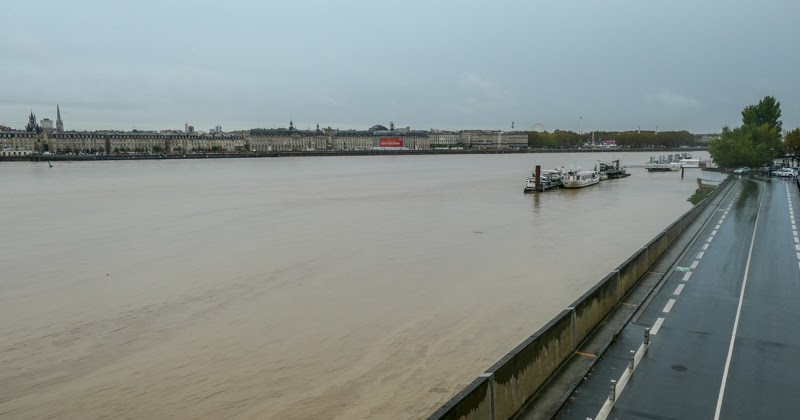 Victor Bloomfield Photo: Garonne River in Bordeaux