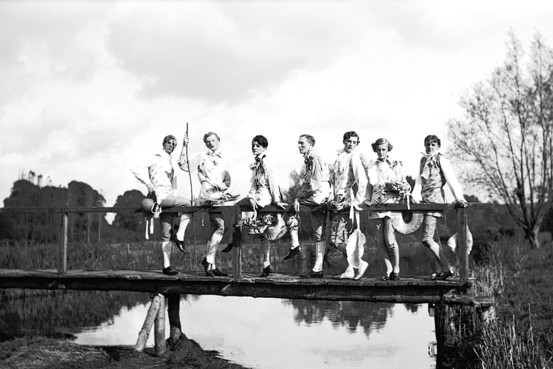 Paper-Rock-Scissors: The Bright Young Things